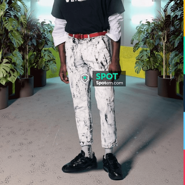 The pants faded worn by a mannequin on the account Instagram @Kustom ...