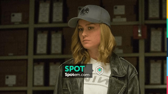 The replica of the t-shirt NIN of Carol Danvers (Brie Larson) in ...