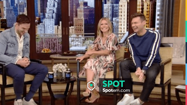 Gianvito Rossi Portofino Metallic Leather Sandals worn by Kelly Ripa on ...