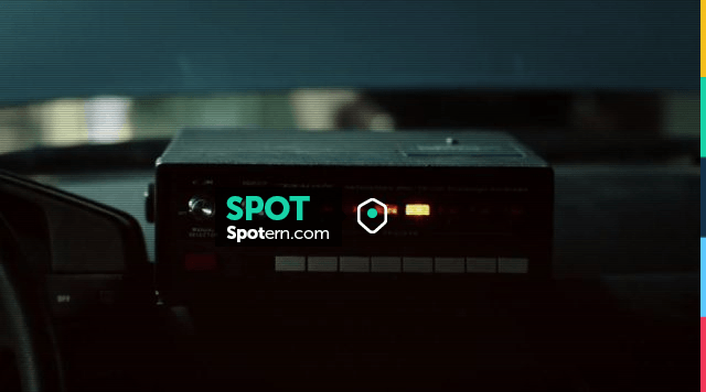 The scanner radio Realistic used by Louis Bloom (Jake Gyllenhaal) in ...