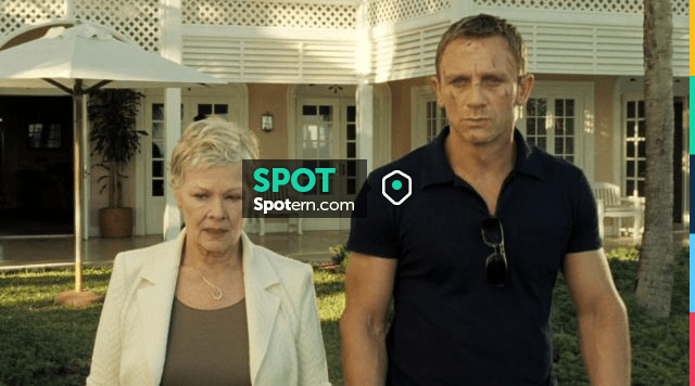 Le polo bleu marine Sunspel de James Bond (Daniel Craig) dans Skyfall ...
