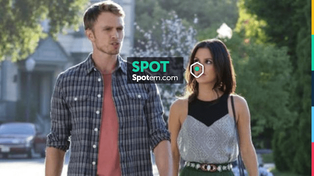 The lipstick of Dr. Zoe Hart (Rachel Bilson) in Hart of Dixie (S03E09 ...