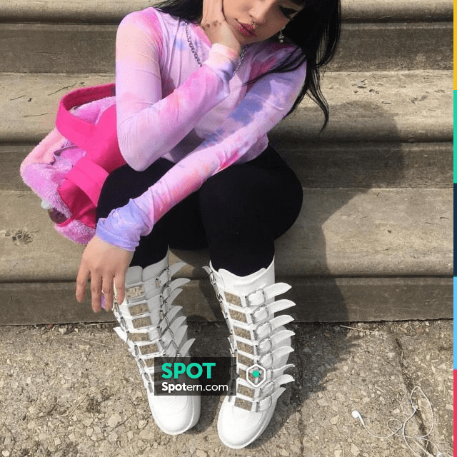 Démonia en Cuir Blanc, des Bottes portées par les Babigh0ul sur son ...