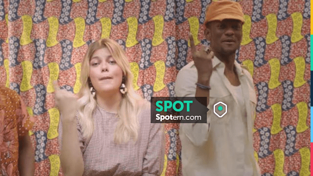 The shirt cream range by Barabas Toofan in her video clip The life ...