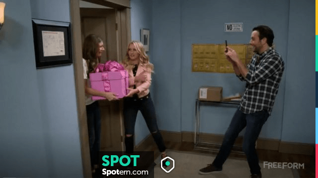 Steve Madden Saffron Mule usado por Gabi Diamond (Emily Osment) en ...