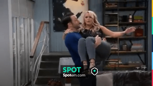 Steve Madden Safran Mule porté par Gabi Diamant (Emily Osment) chez les ...