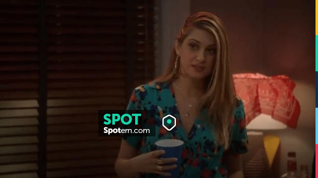 Équipé d'un Bouton vers le Bas Tissé Imprimé Bleu Shirt porté par Nomi ...