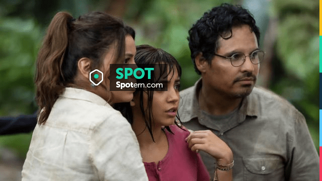 The earrings worn by Elena (Eva Longoria) in Dora and the lost City ...