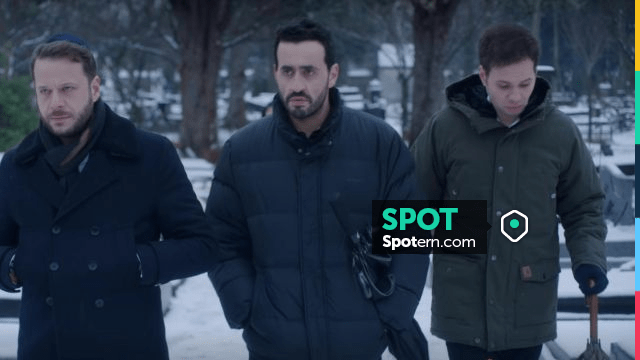 Ali (Ali Marhyar) Khaki Parka en la empresa familiar (S01E01) | Spotern
