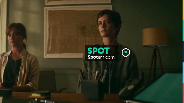 Kaki shirt with button worn by Emilie (Eva Green) in Euphoria | Spotern