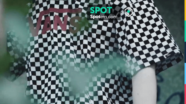 The t-shirt to Vans checkerboard worn by BVDLVD in her video clip GFY ...