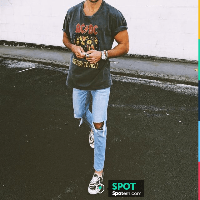 The sneakers camouflage worn by Hugo Philip on his account Instagram ...