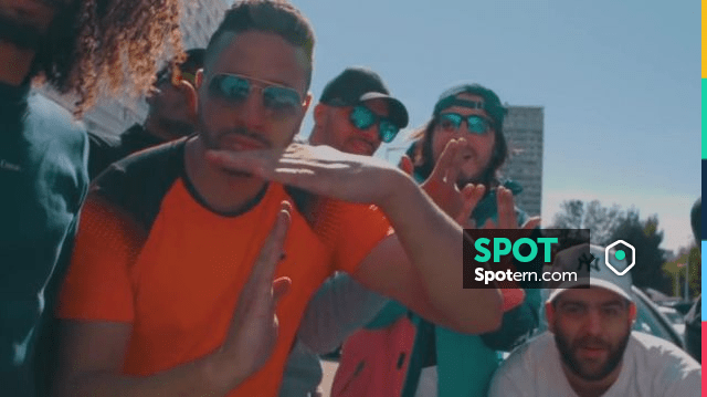 La gorra blanca New Era que lleva un extra en el clip La Bandite de JuL ...