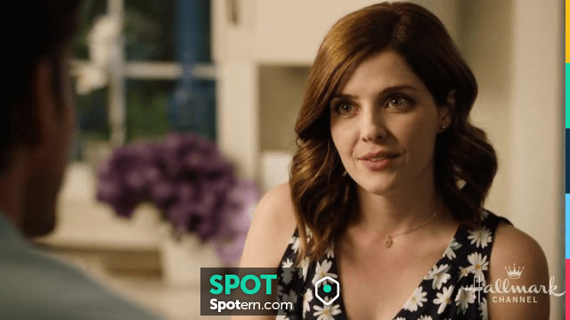 El crop top con flores usado por Hailey Goode (Jen Lilley) en Love ...