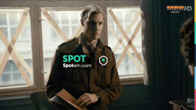 La chaqueta militar de Leif Tronstad (Espen Klouman Høiner) en The ...