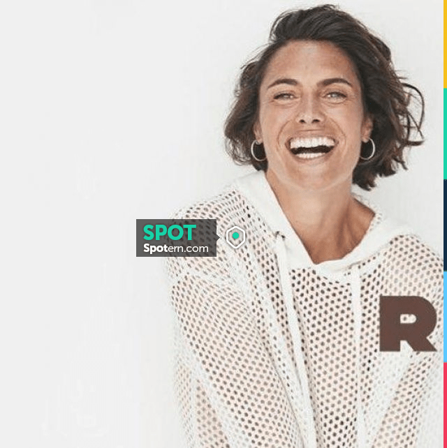 Le pull à capuche résille en laine de Alessandra Sublet sur son compte ...