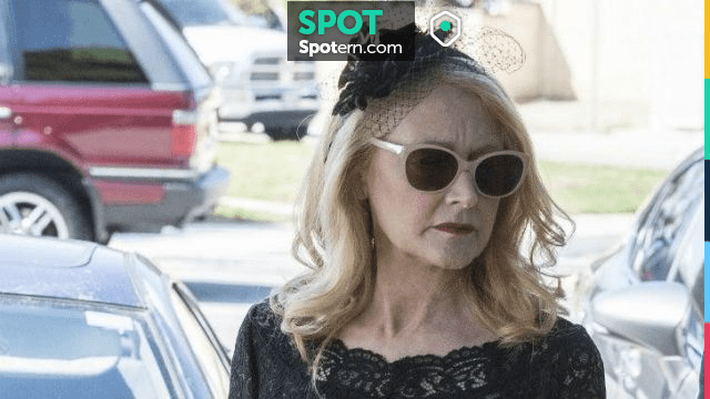 Le serre-tête en dentelle avec noeud de Adora Crellin (Patricia ...