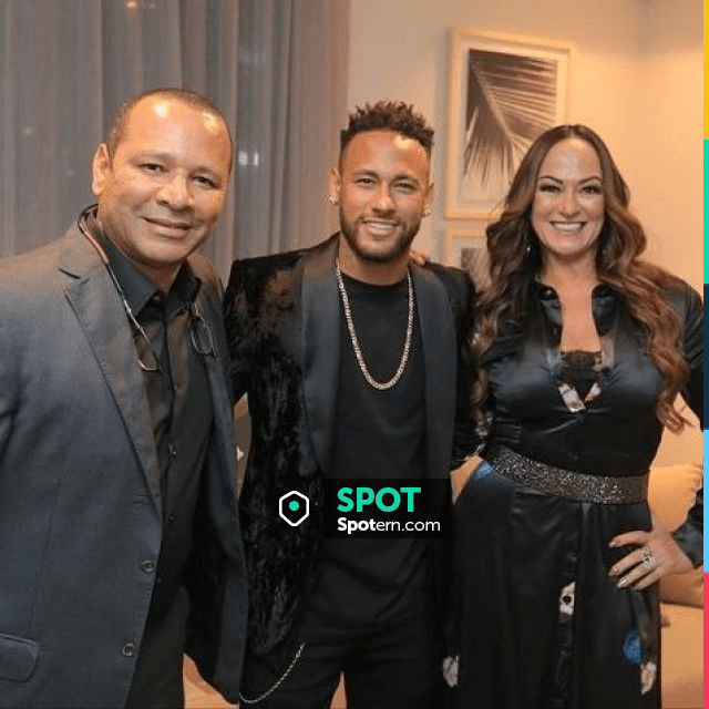 La veste de smoking noir de Neymar sur le compte instagram de @neymarjr ...