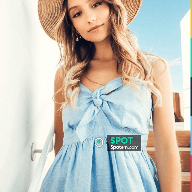 La robe longue en lin bleue de Chloé Bleinc sur le compte instagram de @chloebbbb | Spotern