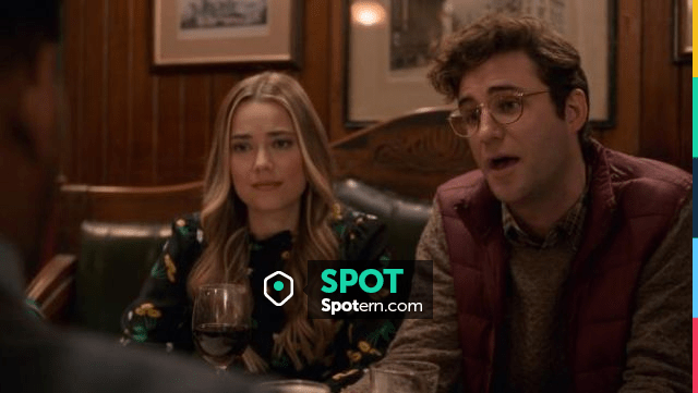 Rixo Jenny Floral Top usado por Ainsley (Rebecca Rittenhouse) en Cuatro ...