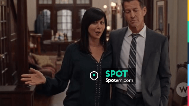 Vince Camuto Rumple Stud Trim Blusa verde usada por Cassie Nightingale ...