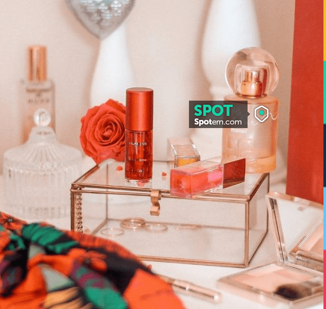 Le parfum La fille de l'air de Charlène Russo sur le compte Instagram ...