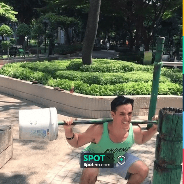 The Tank top is Huge and dry, carried by Tibo Inshape on his account ...