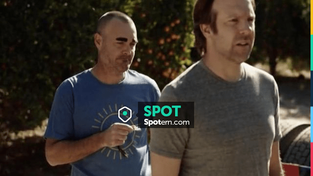 Threadless Bleu Triste Soleil Imprimé Tee porté par Phil Tandy Miller ...