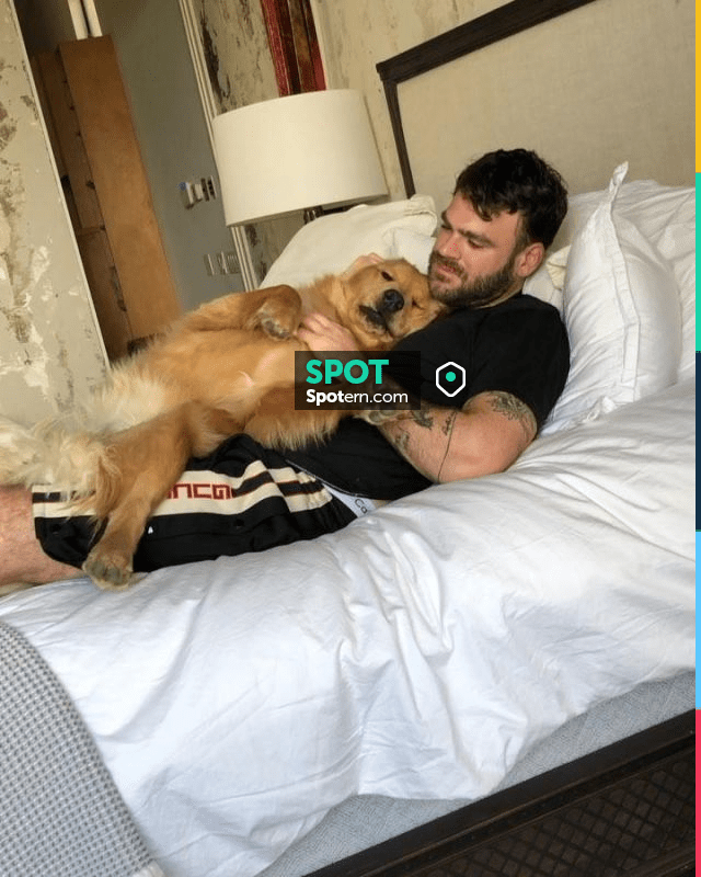 The t shirt black Alex Pall on the account Instagram of @alexpall | Spotern