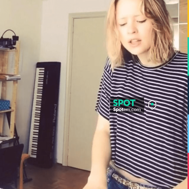 La camiseta a rayas que usó Angèle en su cuenta de Instagram @Angele_vl ...