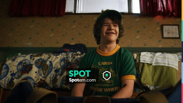 The T-shirt of the camp "know where" worn by Dustin Henderson (Gaten ...