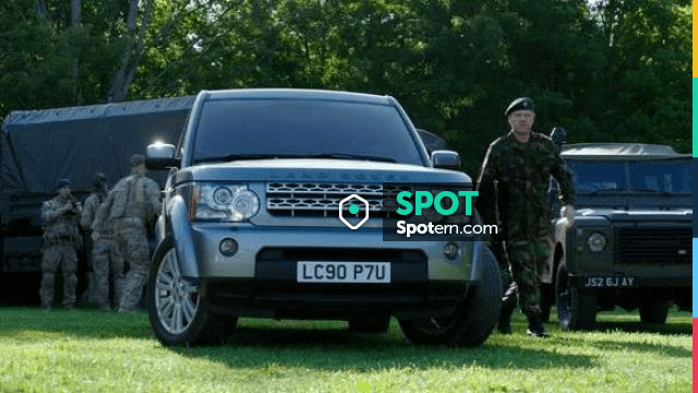 Land Rover Discovery driven by Corporal Hill (SAS Officer) (Sean Bean ...