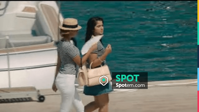 Hand bag Beige worn by Mina Farid in A girl easy trailer 2019 Zahia ...