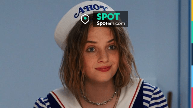 Hat Robin (Maya Hawke) in Stranger Things Season 3 Episode 1 | Spotern