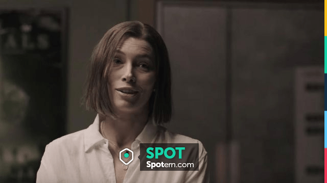 Black pearl pendant necklace worn by Lia Haddock (Jessica Biel) as seen ...