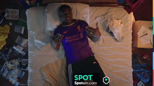 The tracksuit pants black, Adidas Ninho in her video clip Putana | Spotern