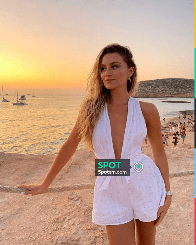 La combishort blanche de Chloé Bleinc sur le compte Instagram de @chloebbbb | Spotern