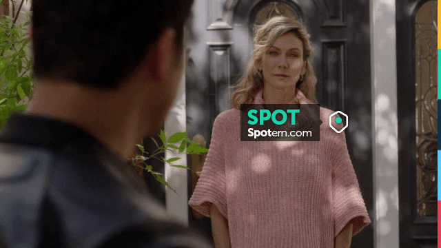 Le pull rose de Julie Thomason (Stacy Haiduk) dans Home es donde está ...