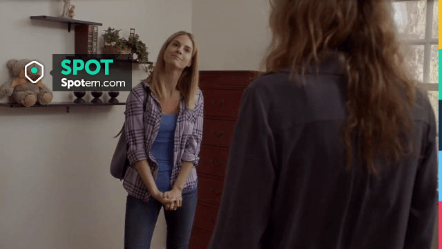 L'ours en peluche de Julie Thomason (Stacy Haiduk) dans Home es donde ...