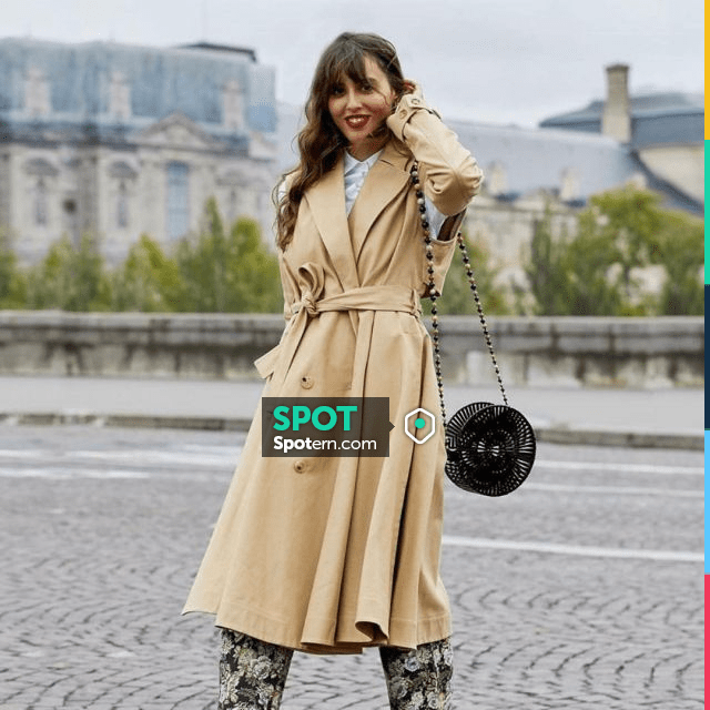 Le trench fluide beige Calvin Klein porté par Violette sur le compte ...