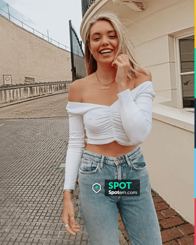 Blue Jeans of Lauren on the Instagram account @laaurenlouisee | Spotern