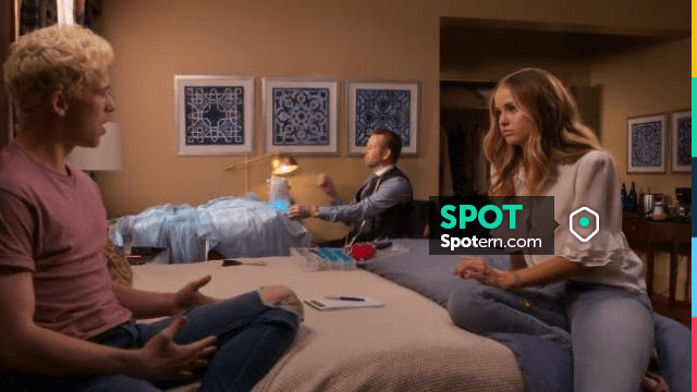 Frame white ruffle sleeve top worn by Patty Bladell (Debby Ryan) in ...