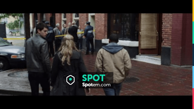 Coat of Molly (Emma Bell in final Destination 5 | Spotern