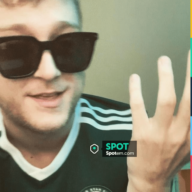 The jersey Adidas Red Star worn by Vald in his story Instagram ...
