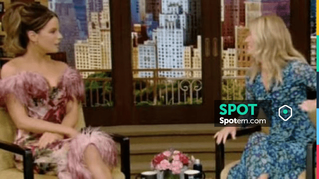 Ganni imprimé Floral Mesh Maxi Robe Wrap porté par Kelly Ripa sur le ...