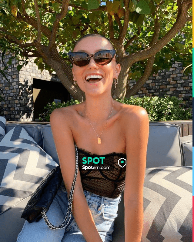 Le body sans bretelles en dentelle noir porté par Chloe Bleinc sur le compte Instagram de ...