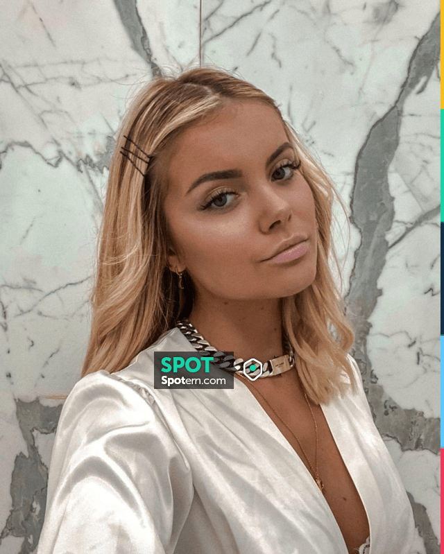 The collar Romy on the account Instagram of @romy | Spotern