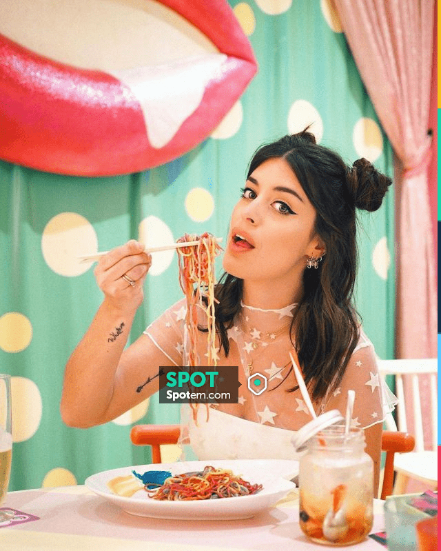 Crop top of Aida Domenech on the Instagram account @dulceida | Spotern