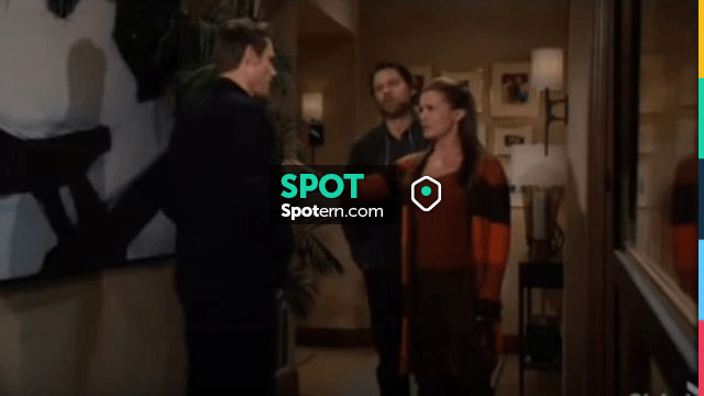 Equipo verelle berenjena bis multi cárdigan usado por Chelsea Lawson ...