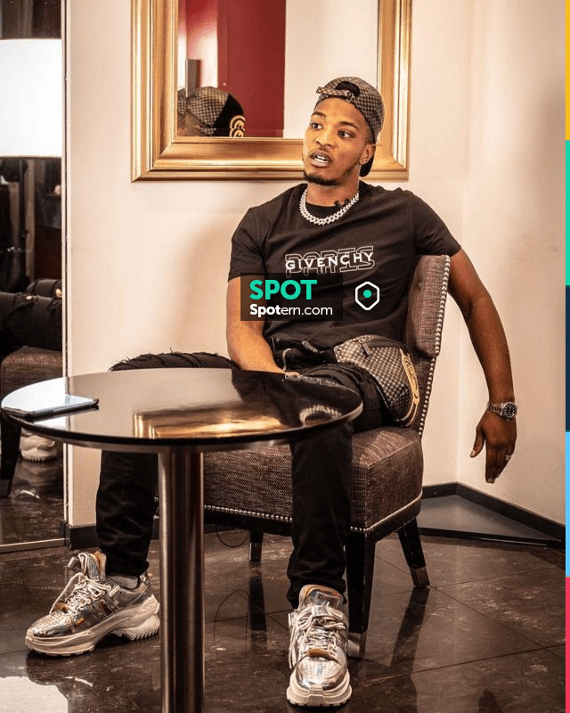 The t-shirt with logo "Givenchy Paris" carried by Niska on his account ...